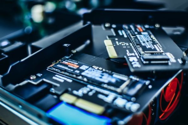 Защо и как да заменим твърдия диск с SSD | TechNews.bg