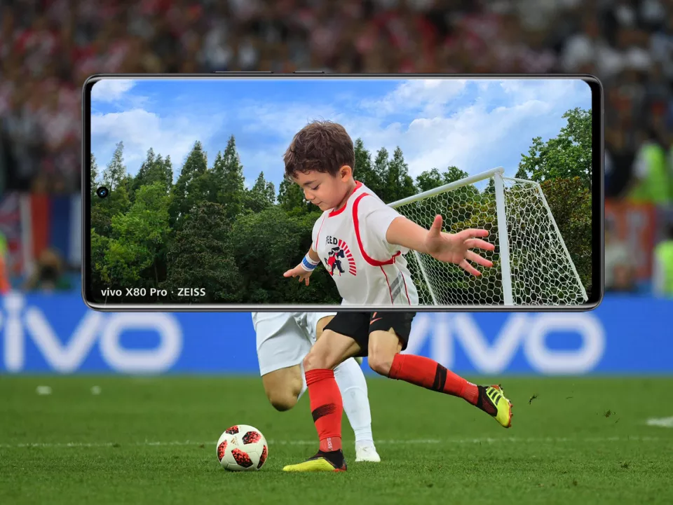 Какво е общото между футбола и смартфоните? – TechNews.bg